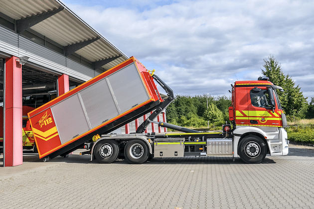 Volunteer firefighters use Meiller RS21 hooklift - Global Trailer