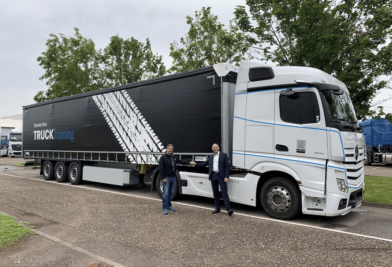 Mercedes-Benz boosts efficiency and safety with Schmitz Cargobull ...