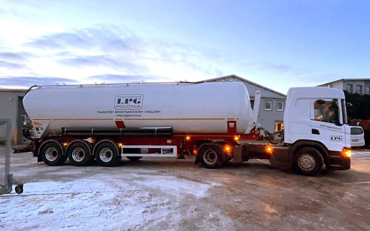Tipping silo delivery made in Poland - Global Trailer