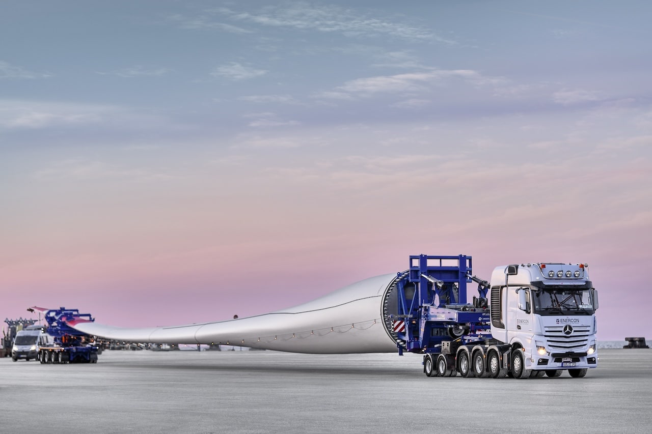 TII SCHEUERLE RBTS transports 86m rotor blades - Global Trailer